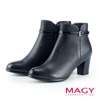 【MAGY】V口釦帶雙皮質粗高跟短靴(黑色)-momo購物網