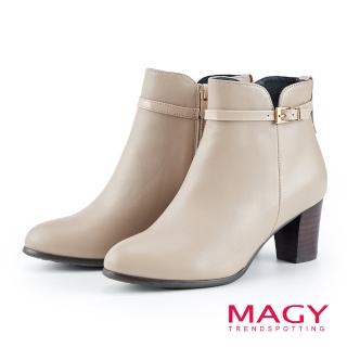 【MAGY】V口釦帶雙皮質粗高跟短靴(可可)-momo購物網