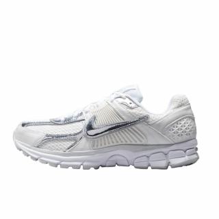 【NIKE 耐吉】NIKE W ZOOM VOMERO 5 液態銀 復古 白銀 女鞋 老爹鞋 慢跑鞋 健身 訓練鞋 HF7723-100 ...